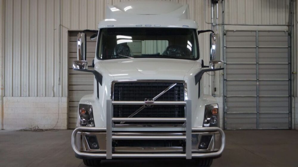 RIGGUARD Semi Truck Grille Guards for Volvo Trucks